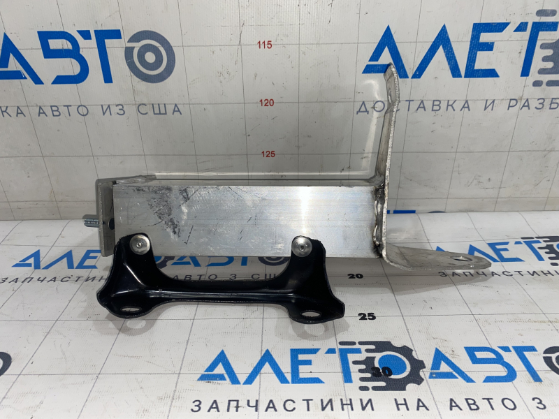 Клык нижнего усилителя переднего бампера правый Toyota Highlander 20-22 ...