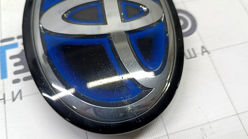 Эмблема решетки радиатора Toyota Prius 50 Prime 17-18 под радар, песок ...