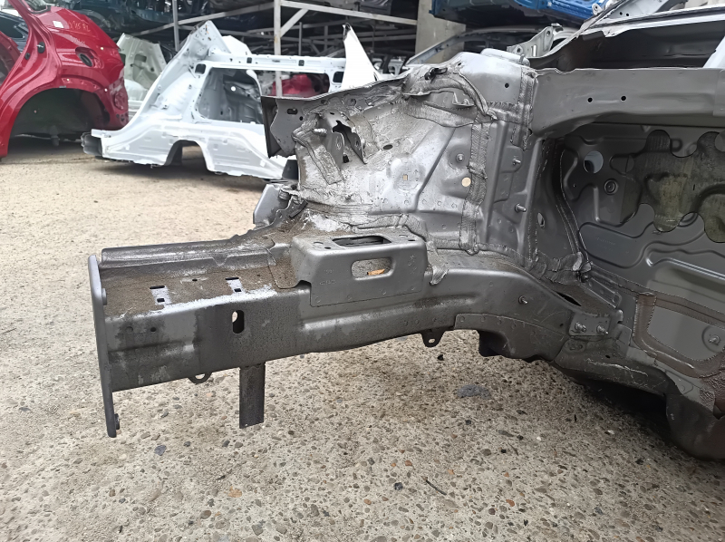 Четверть передняя правая VW Jetta 19-24 на кузове, серебро 5Q0805115E ...