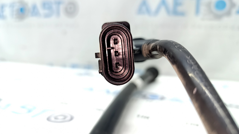 Senzor de presiune combustibil Alfa Romeo Stelvio 18-25 2.0T pe rampa ...