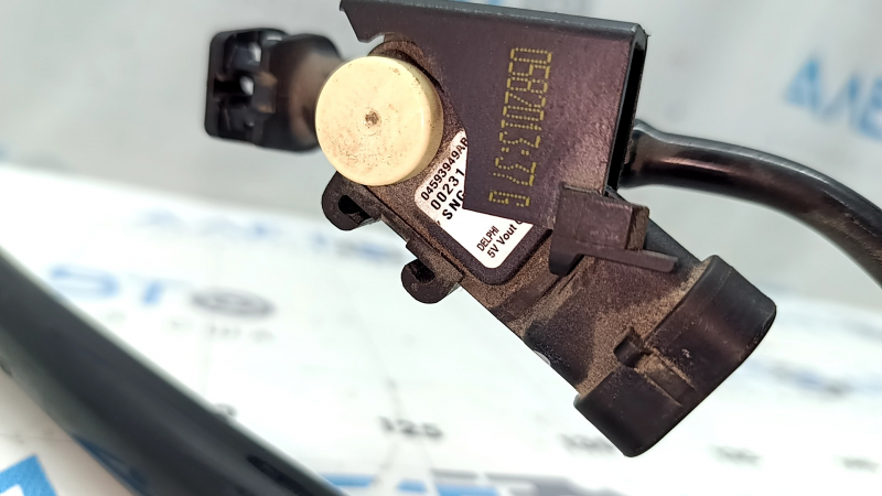 Senzor de presiune combustibil Alfa Romeo Stelvio 18-25 2.0T pe rampa ...